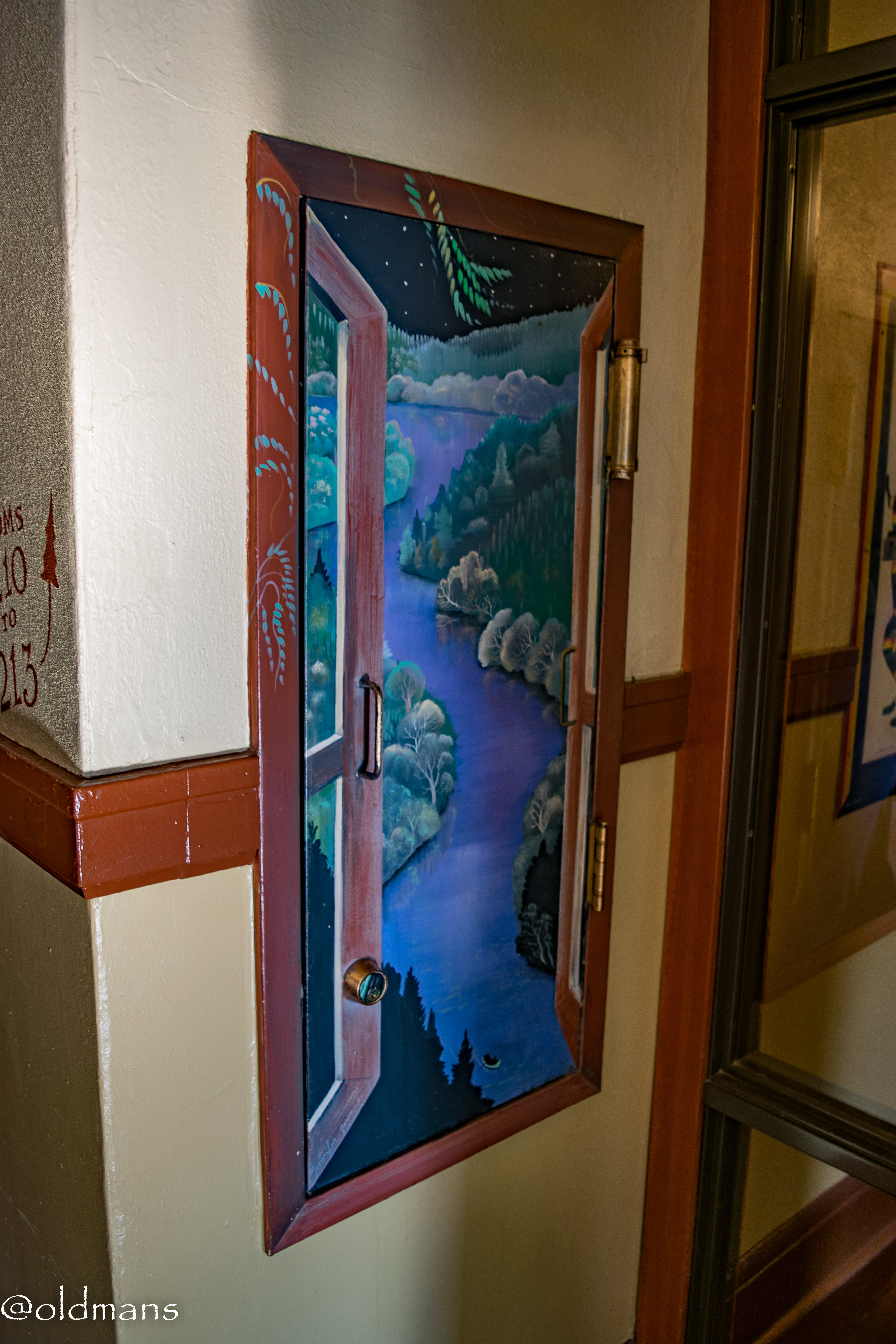 Inside McMenamins Edgefield Lodge - Artwork and Other Things — Steemit